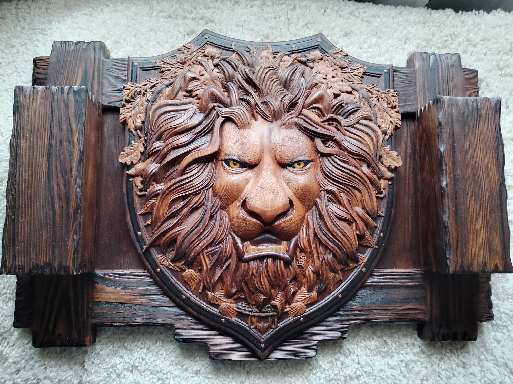 Настенный деревянный светильник / Светильник под старину / Светильник из дерева / Щит / Лев