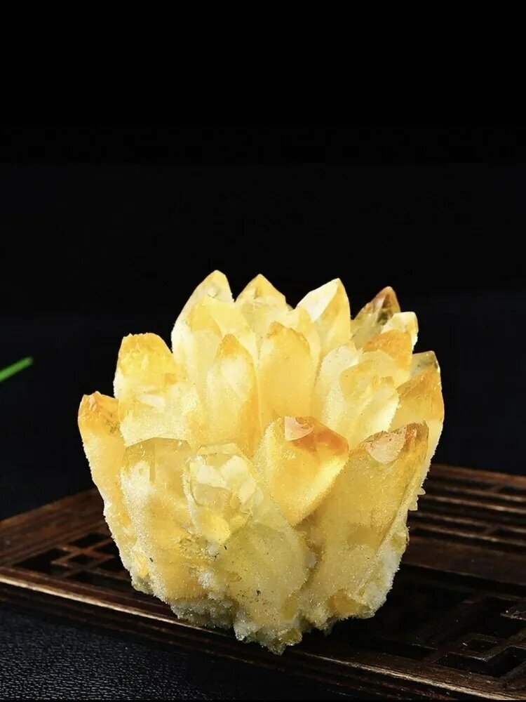 Друза натуральный камень горный хрусталь. Оберег декоративный для интерьера. Жеода минерала кварц.