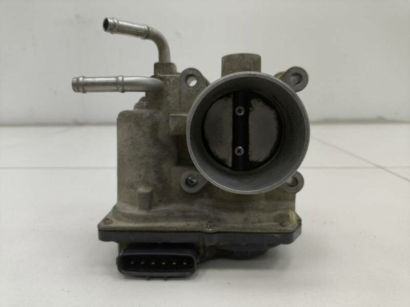 Заслонка дроссельная электрическая Toyota Corolla E180 2013