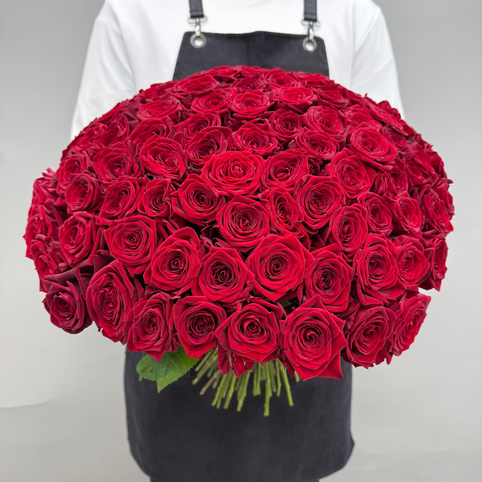 Розы красные Ред Наоми в моно букете 101 шт 50 см Q146 Rozavam
