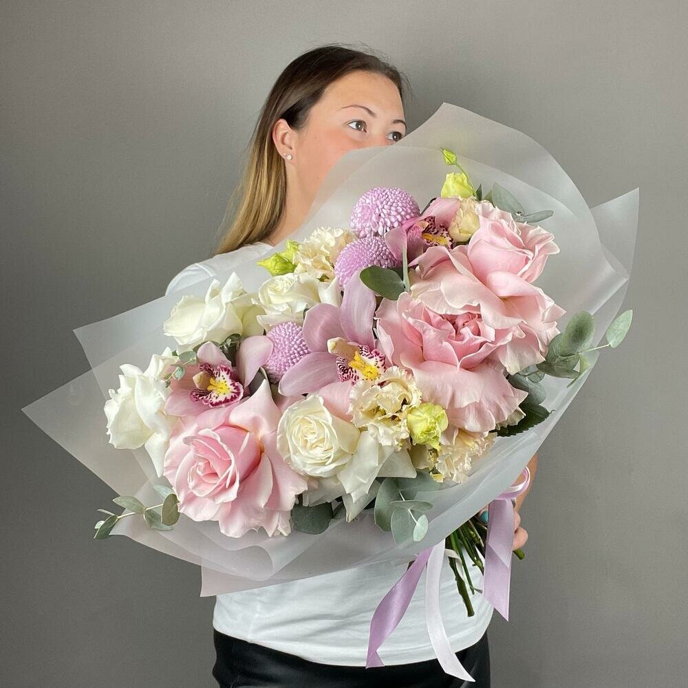 Сборный букет Madam Polina "Тайны Коко", размер S, аквабокс, пленка, под ленту, 17 цветков