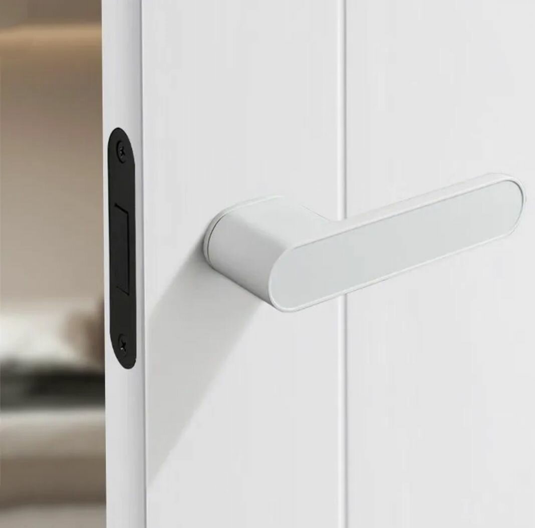 Ручка дверная межкомнатная магнитная со скрытым основанием и защёлкой, полный комплекст с магнитным замком