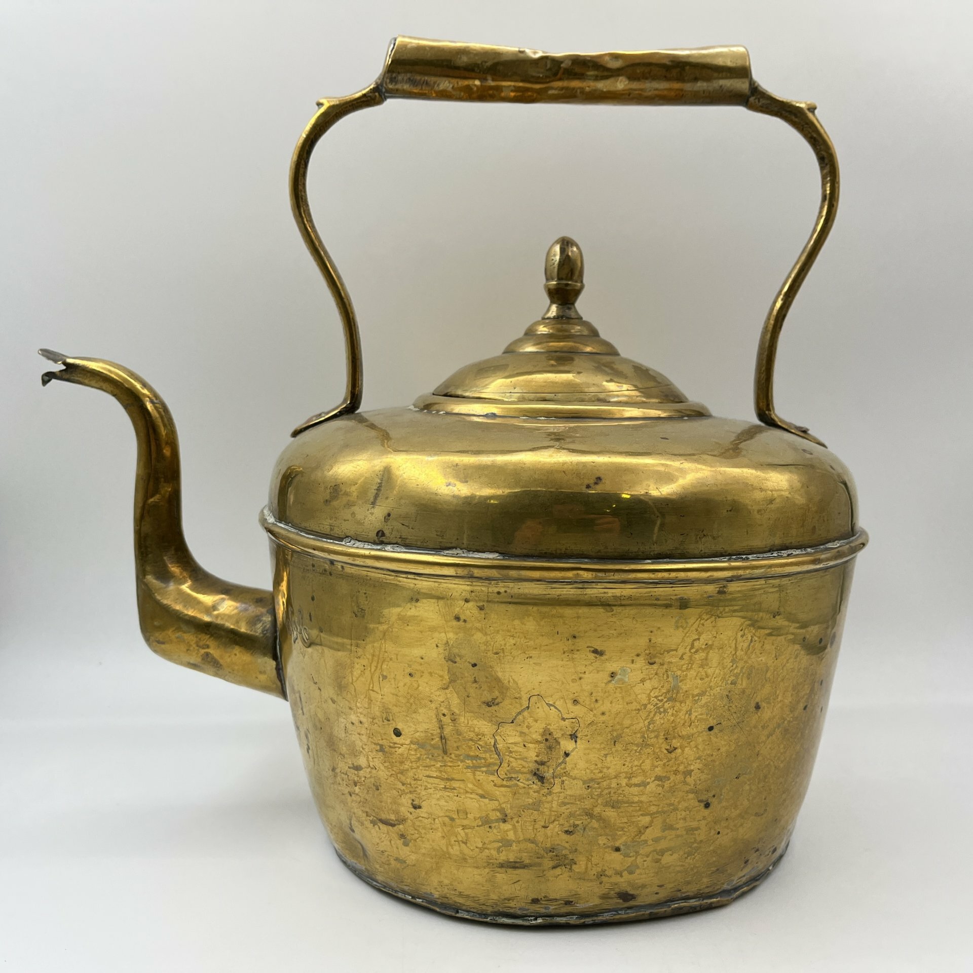 Чайник золотистого цвета (крупный), латунь, Европа, 1960-1980 гг.