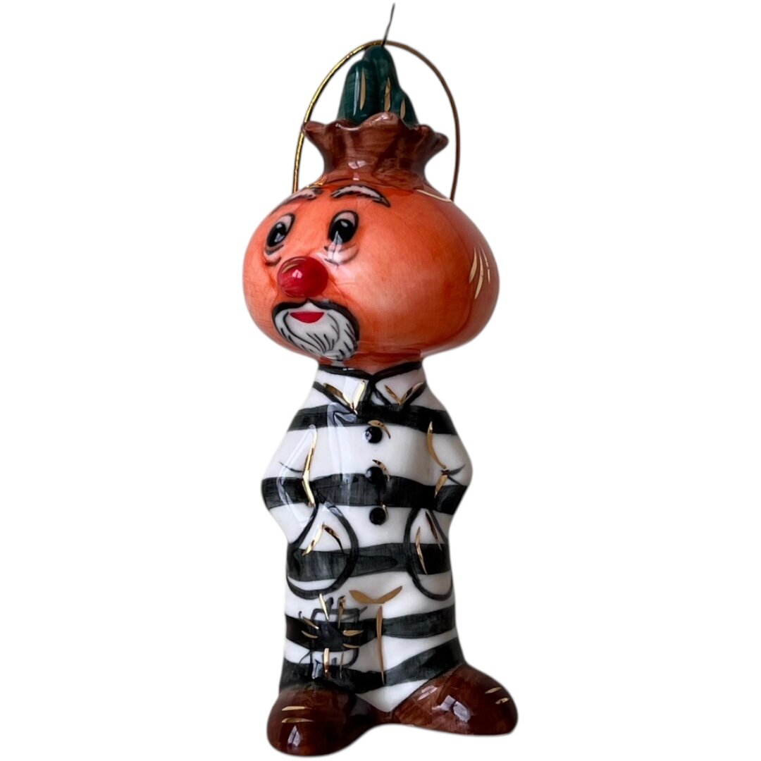 Елочная игрушка серии Приключения Чиполлино "Чиполлоне" с золотом Лефортовский фарфоровый завод. Елочная игрушка фарфор