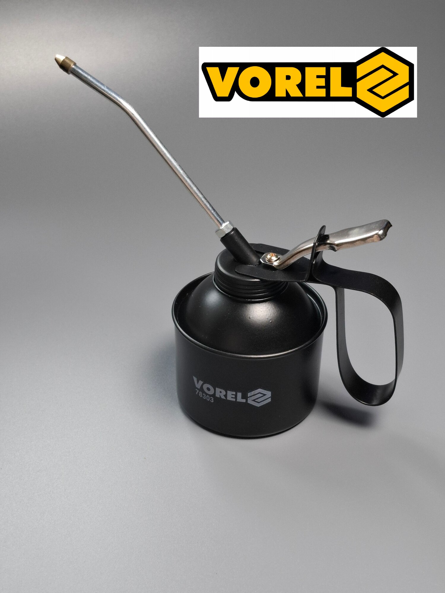 Масленка с твердым шлангом наконечником VOREL 300 мл, 78303
