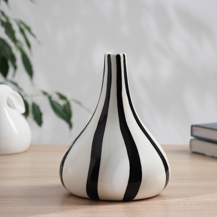 Ваза «Пикассо», ручная роспись, широкие полосы, 19×14 см, керамика, чёрно-белая