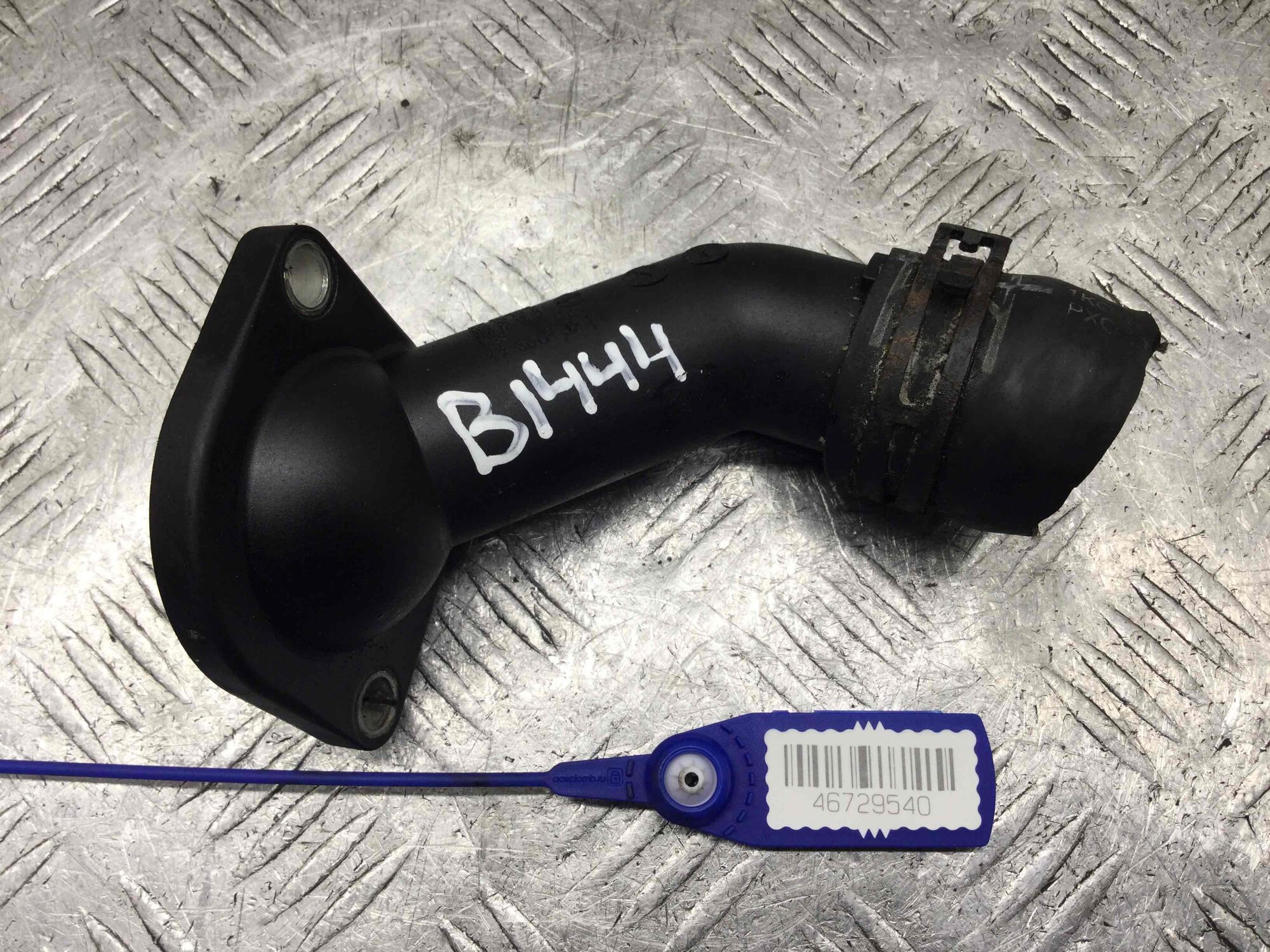 Б/У Фланец (тройник) системы охлаждения Volkswagen Golf 5 поколение (2004-2009) 2006 г.