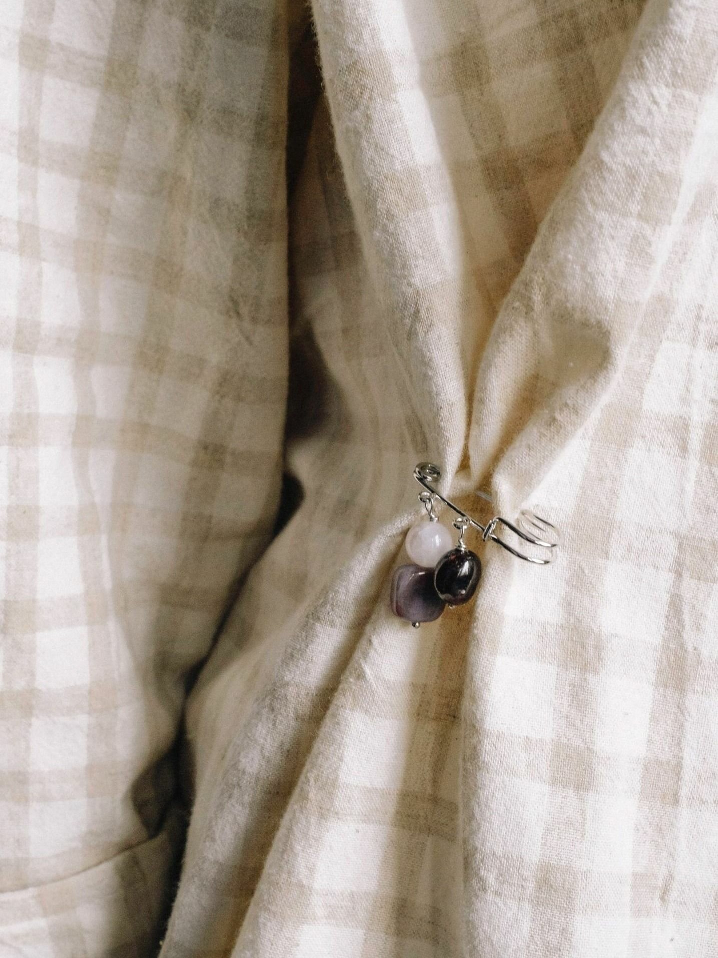 Брошь, яшма, гранат, кварц