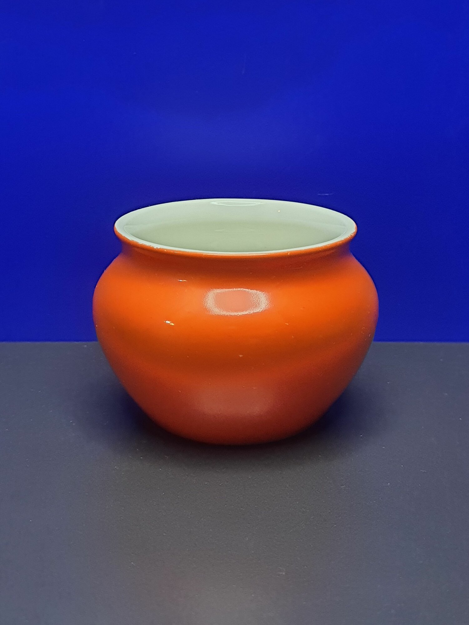 Горшочек вазочка оранжевого цвета, Дмитровский фарфоровый завод ДФЗ Вербилки, СССР, 1951-1954 гг