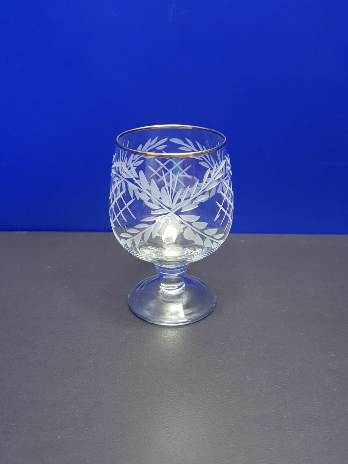 Винтажные бокалы рюмки коньячные, с геометрическим декором, стекло, золочение, резьба, СССР, 1980е