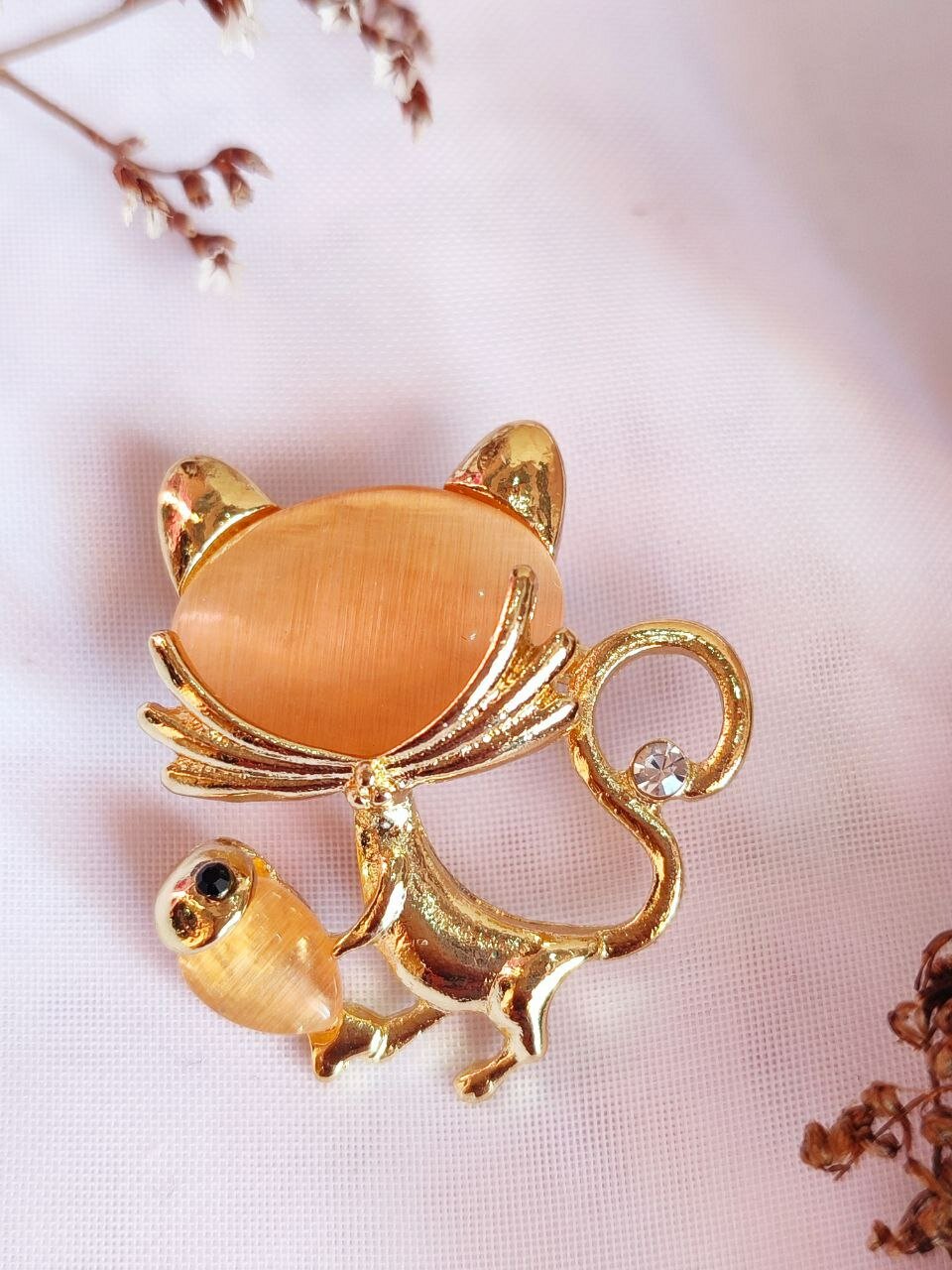 Брошь, стразы, кошачий глаз