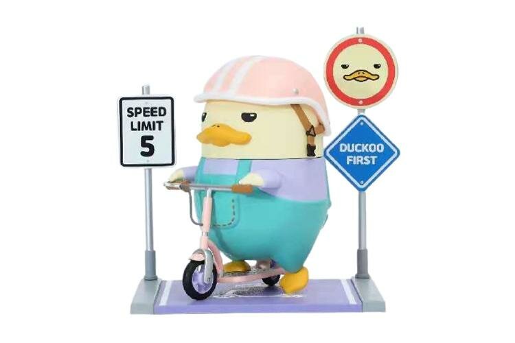Фигурка унисекс POP MART DUCKOO Scooter YA-Pink Helmet, розовый, 12 см