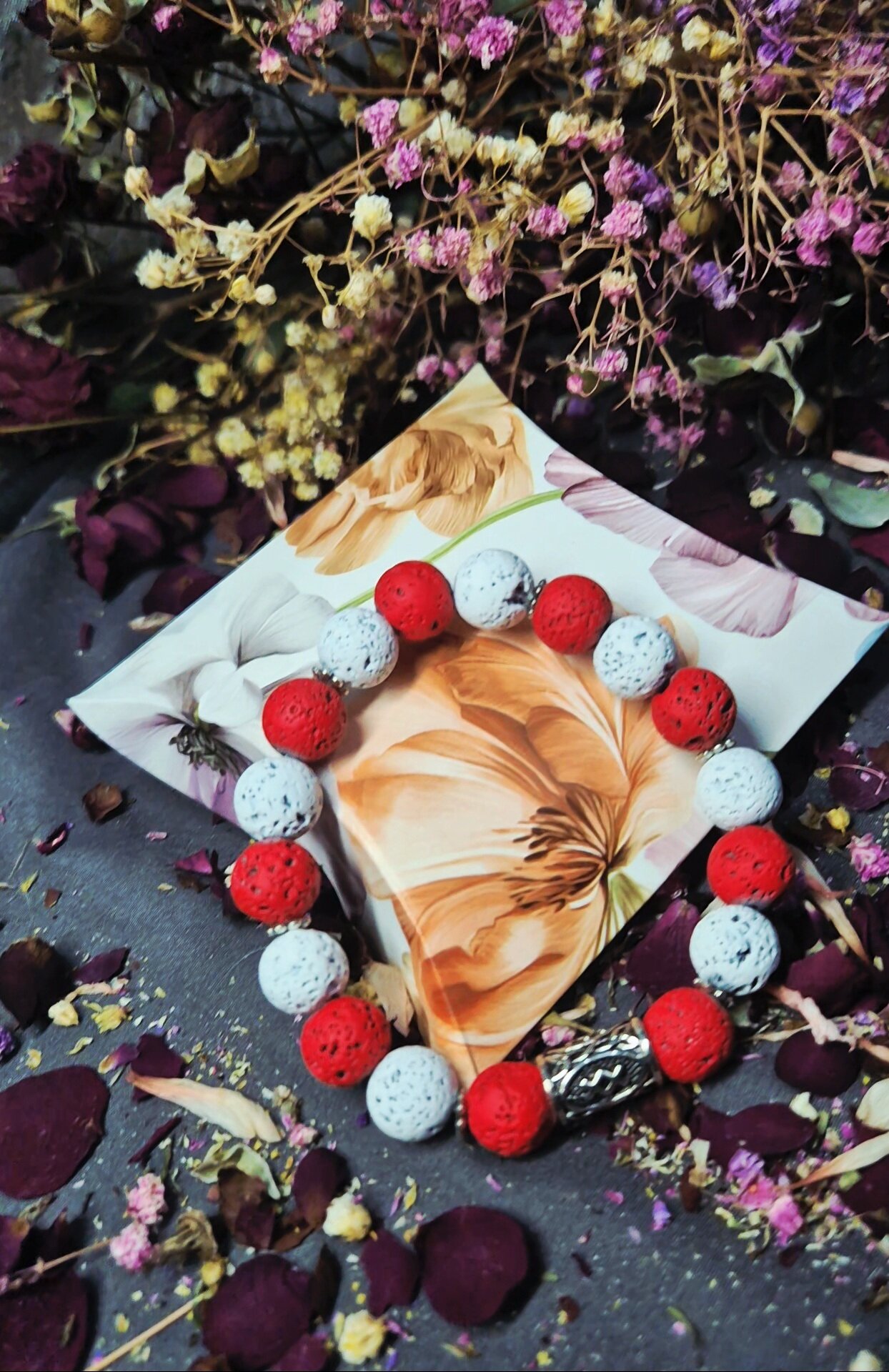 Славянский оберег, плетеный браслет, вулканическая лава