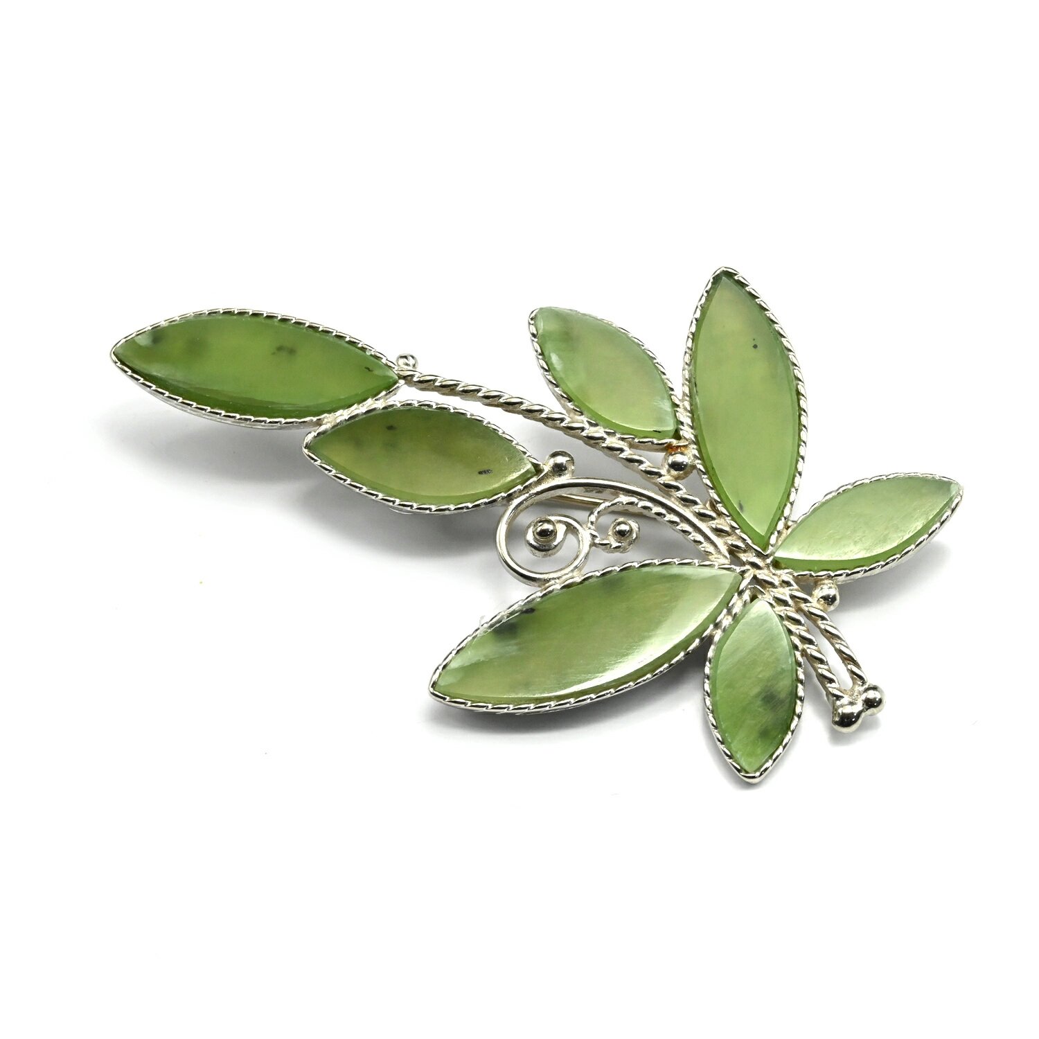 Брошь, нефрит