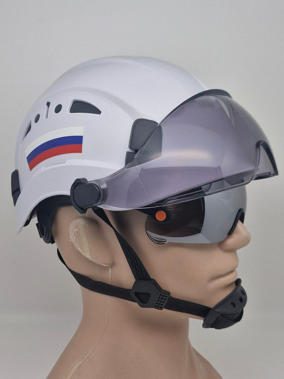 Каска защитная со встроенными зеркальными очками и наружным визором