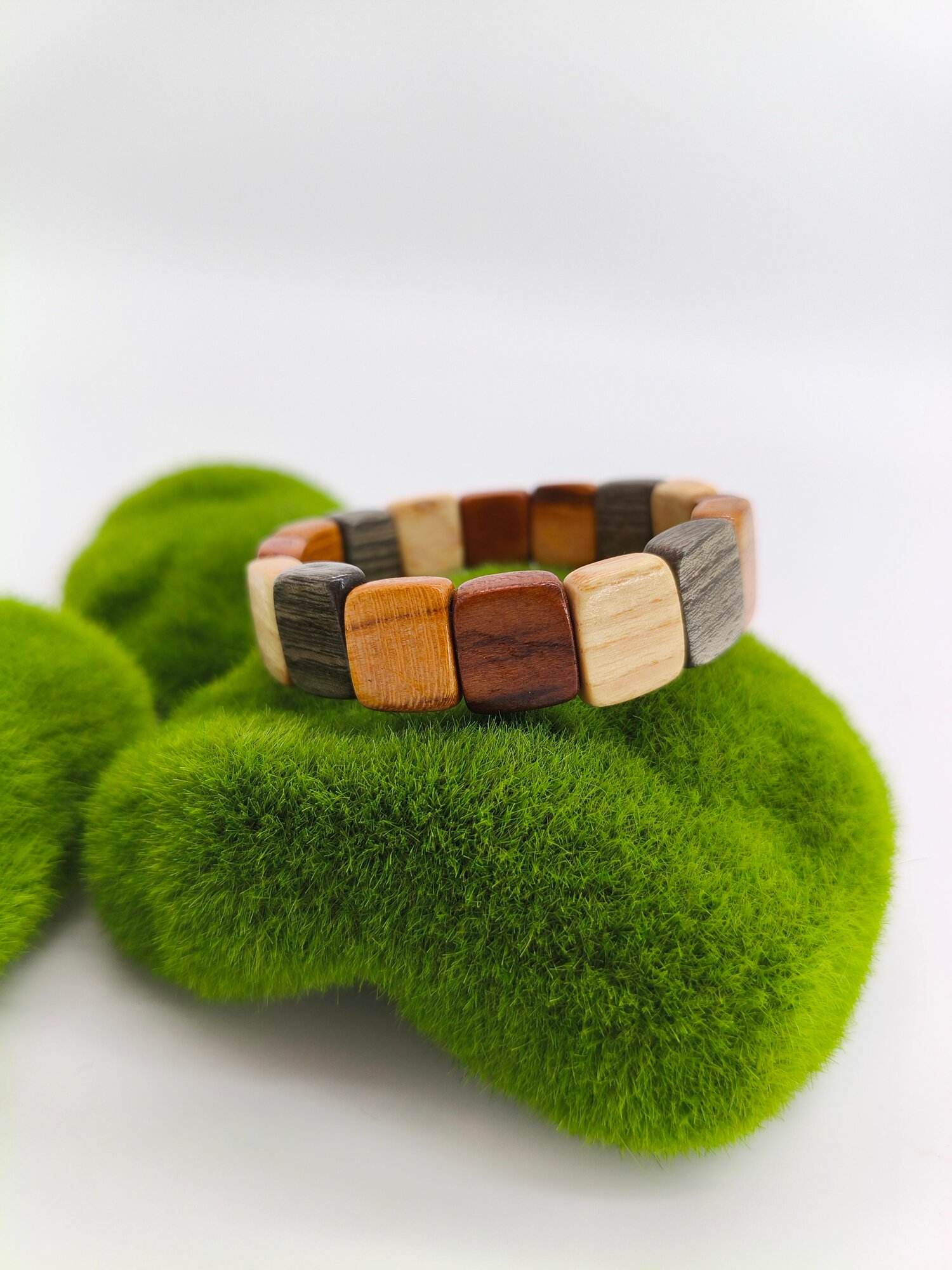 Жесткий браслет