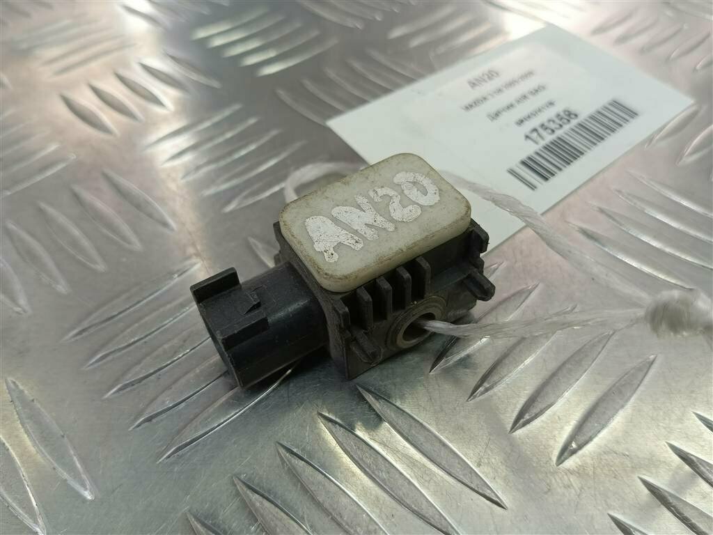 Датчик удара (AIR BAG) Б/У для MAZDA 3 BK рестайлинг (2006—2009) BP4K57K1XB