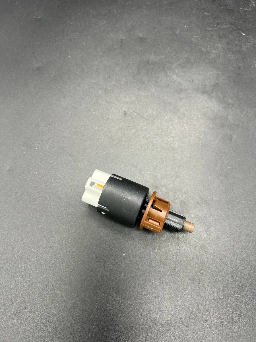 Концевик педали тормоза Новое