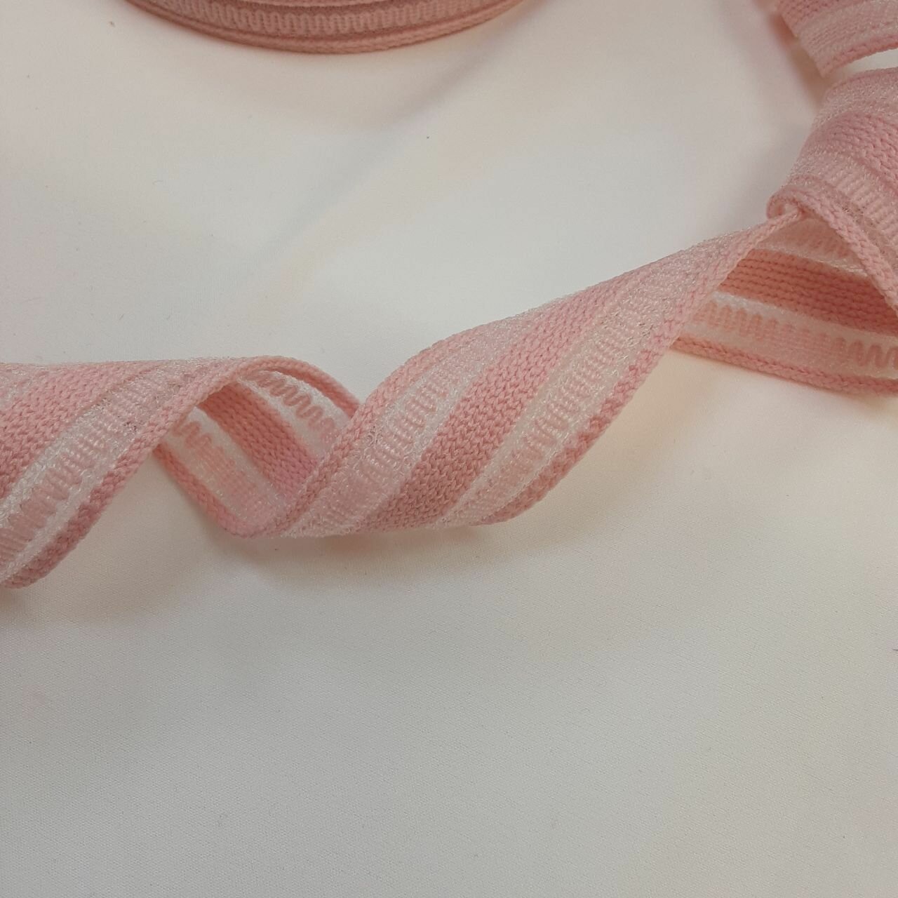 Лента отделочная, персиковый, на сетке, ширина 25мм, длина 3 метра, полиэстер