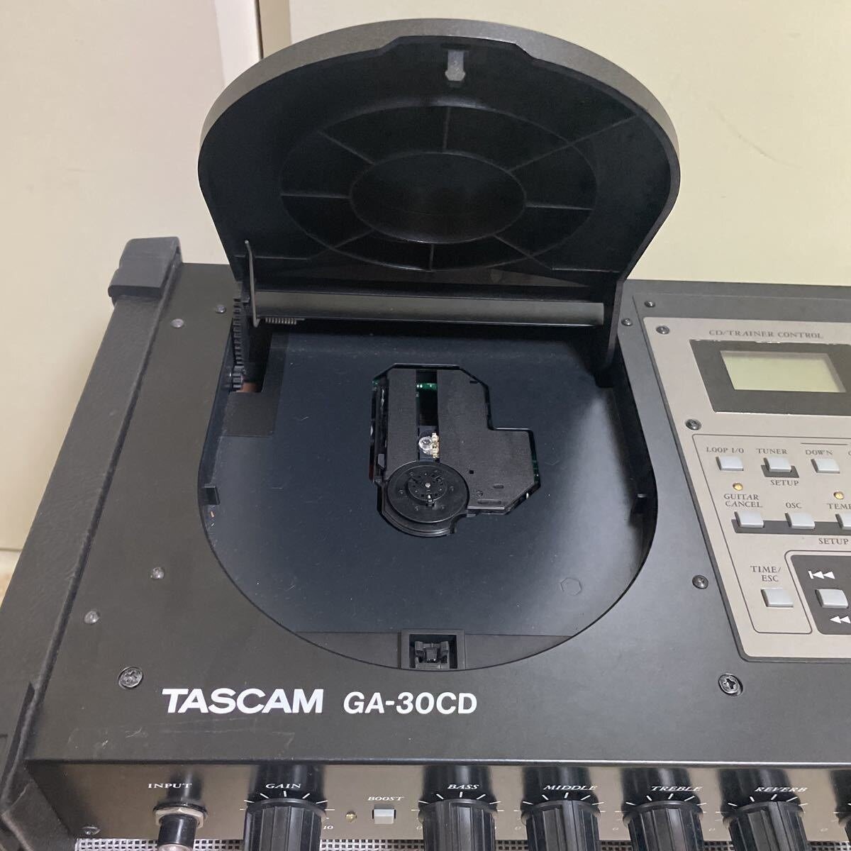 Tascam GA-30CD комбо гитарный 30 Ватт, CD трейнер — фото 1