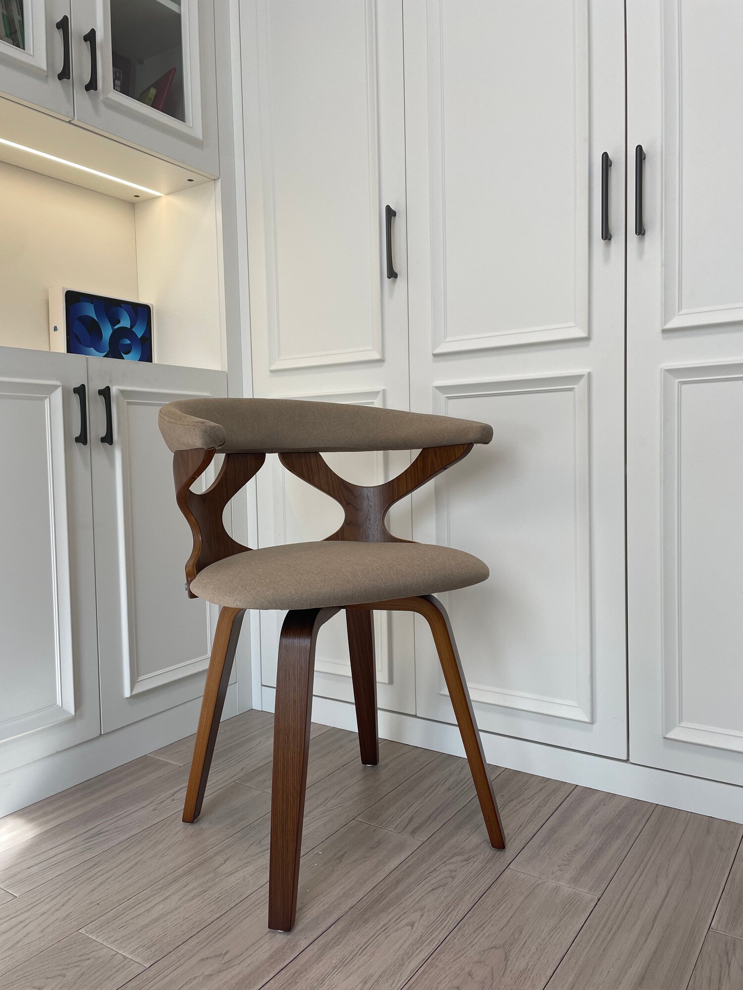 Кухонный обеденный стул из массива дерева вращается на 360 градусов