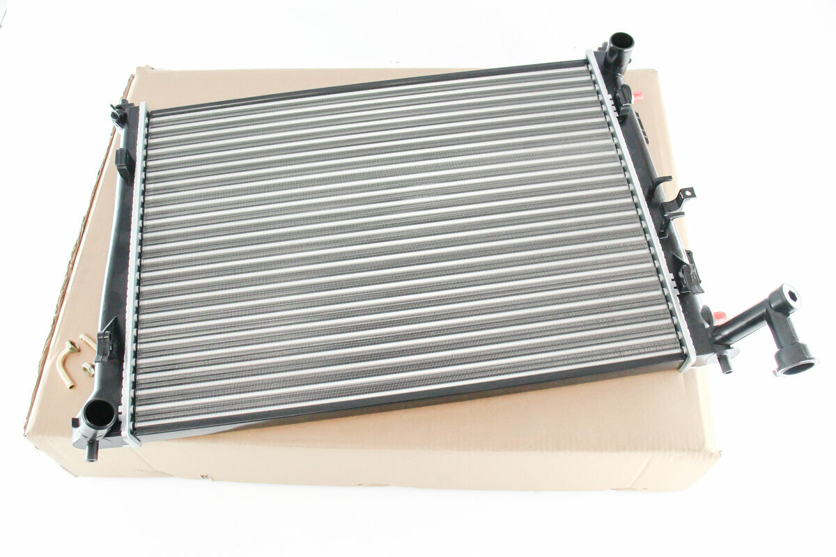 Радиатор основной Griff Tech АТ/МТ (бензин) 1,4 / 1,6 / 2,0 для Kia Ceed 253101H060