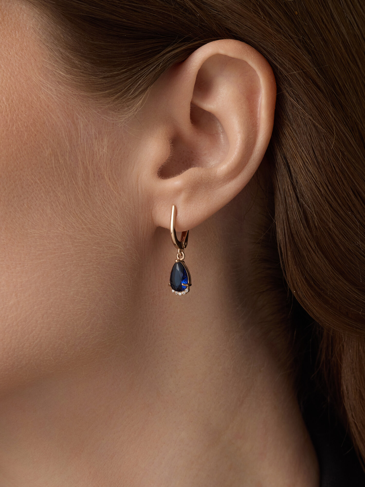 Серьги с подвесками, серебро, 925 проба, золочение, фианит, сапфировое стекло, сапфир синтетический