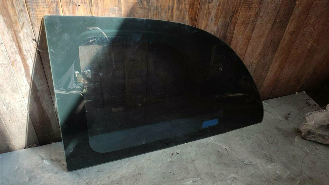 Стекло кузовное заднее левое Dodge Caravan 4 2001