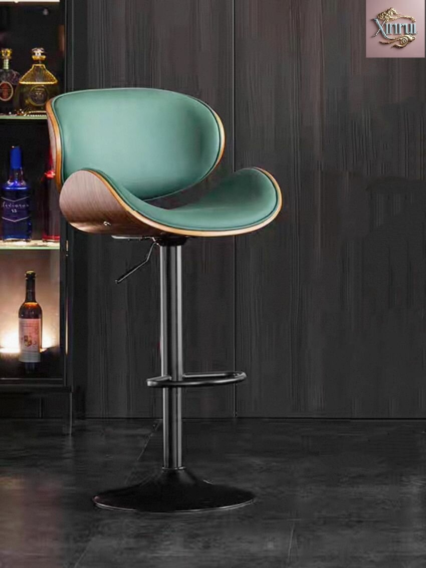 Темно-зеленые барные стулья, которые можно поворачивать, поднимать и опускать
