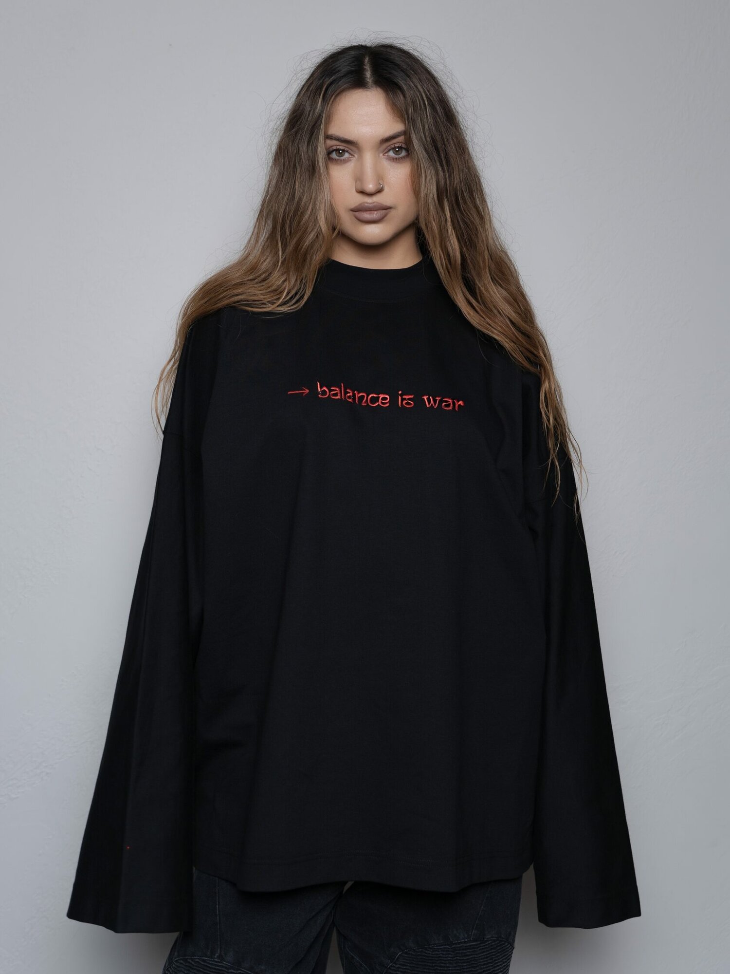 Лонгслив "Balance is war"