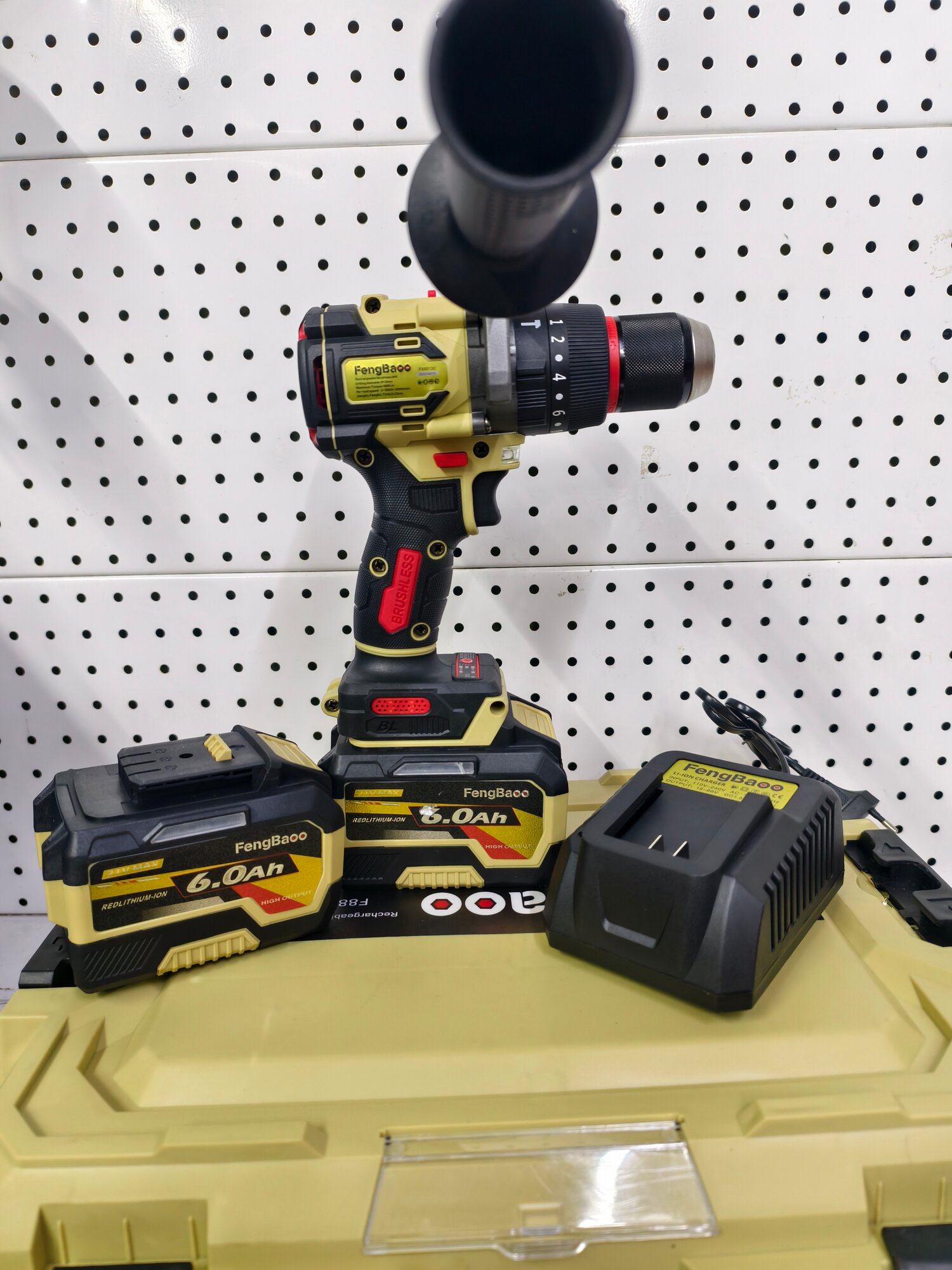 Шуруповерт/ледобур аккумуляторный бесщёточный , F88013C, 21V, 180Нм, Li-ion, 6Ah, 2шт