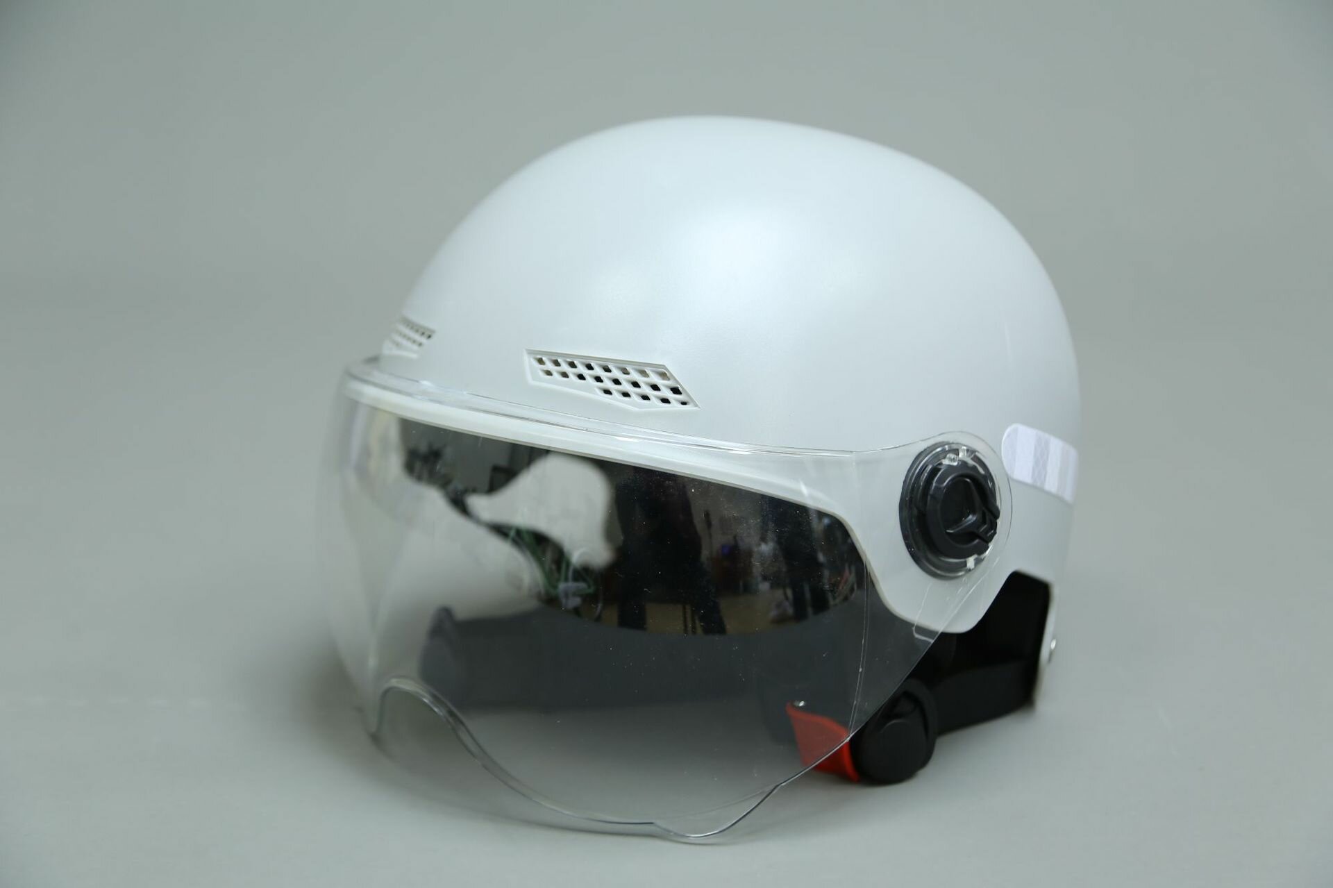 Шлем для взрослых по государственному стандарту Китая, сертифицированный 3C, универсальный для четырех сезонов, для мотоциклов, электромотоциклов, электровелосипедов (серый, универсальный размер)