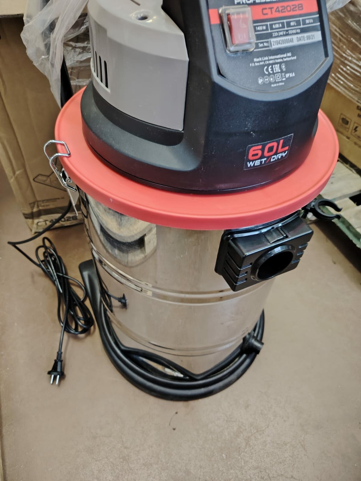 Промышленный пылесос Crown CT42028. Товар уцененный