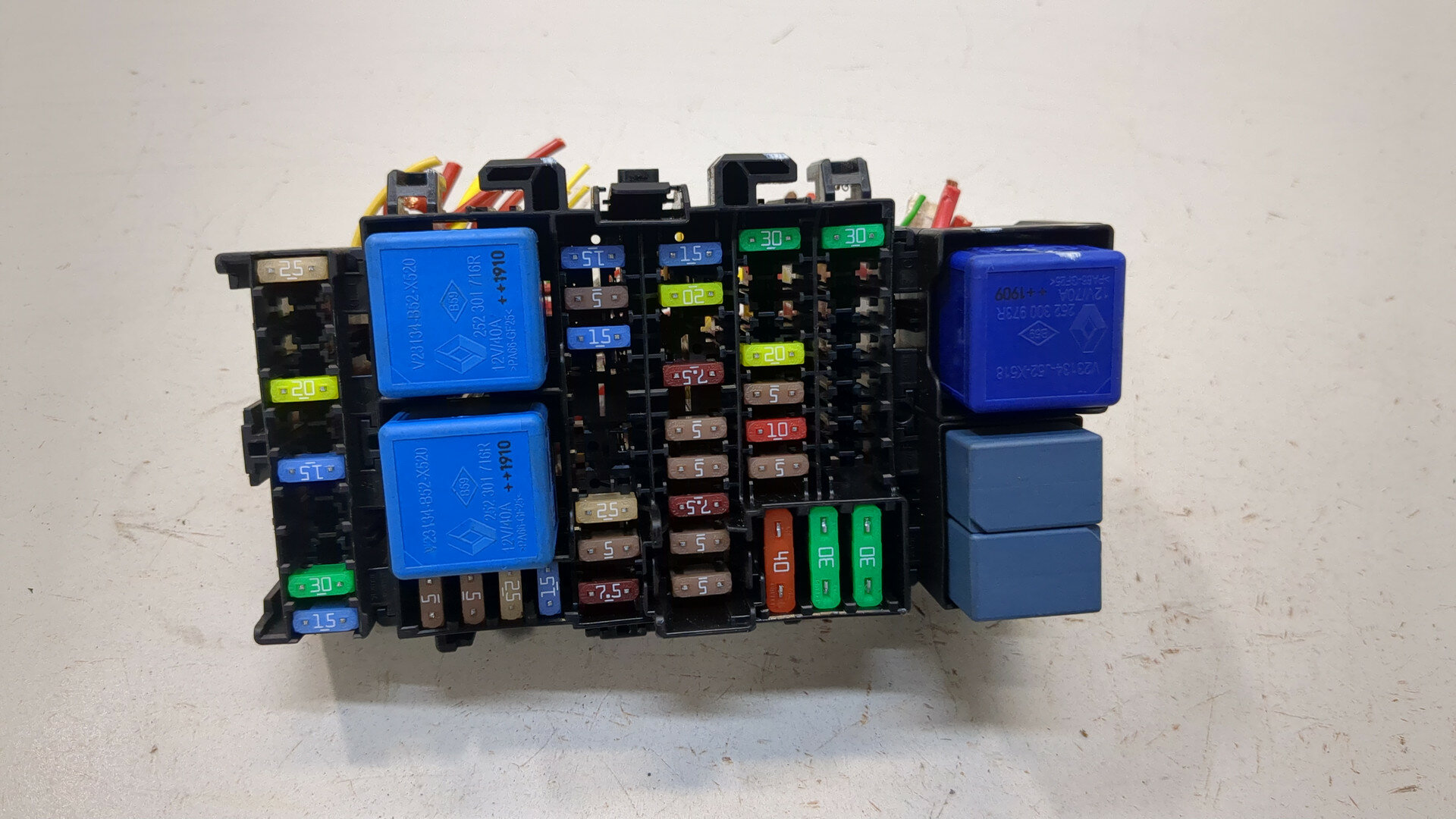 Блок предохранителей Dacia Duster Б/У