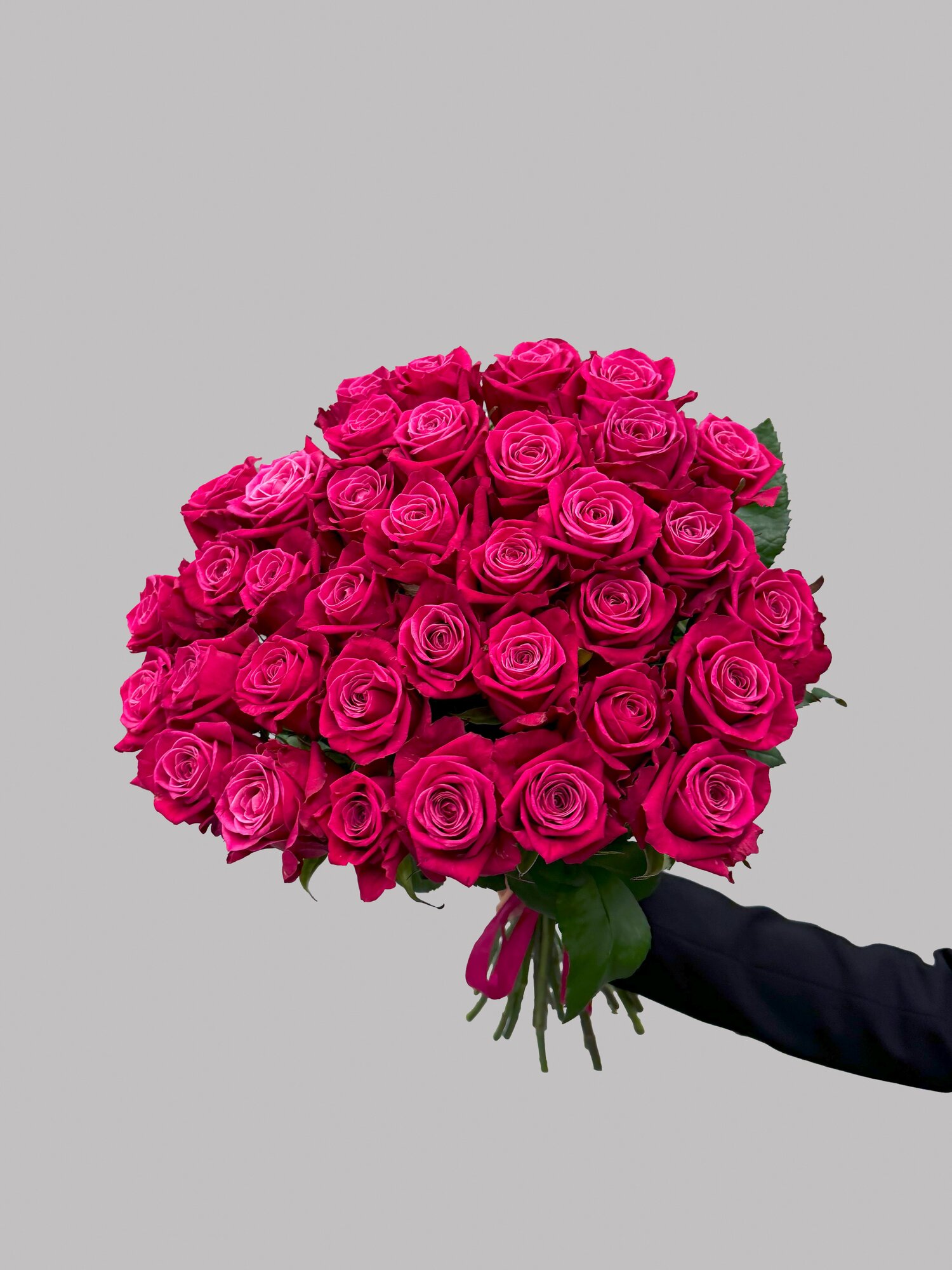 Букет живых цветов, малиновые розы 35 шт. 50 см. "Шангрила", Флау Стор