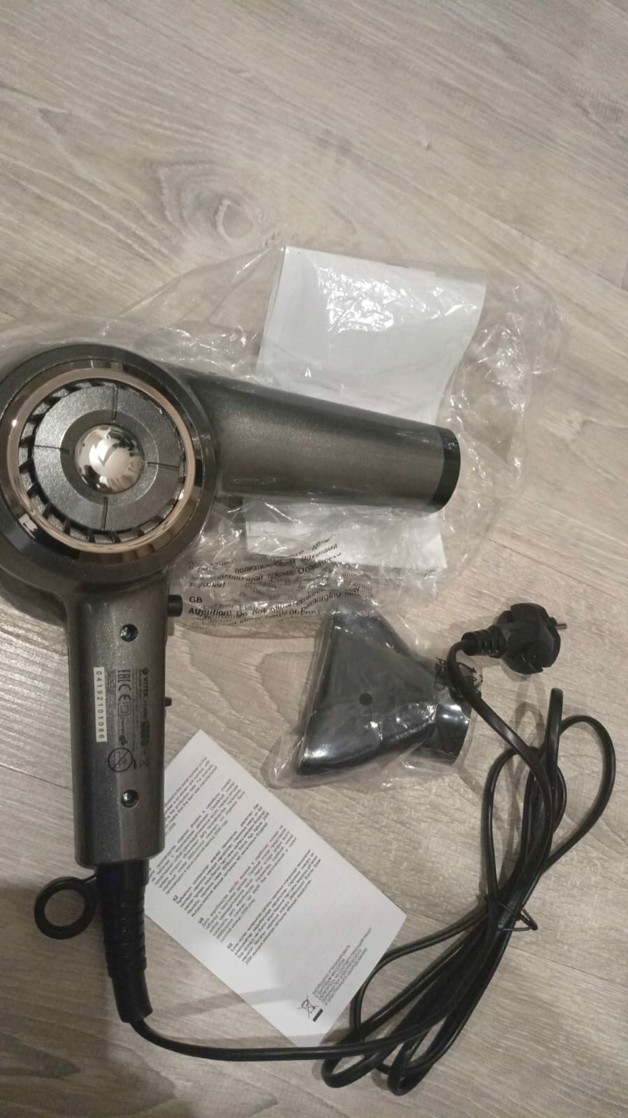 Фен VT-8230, 1800 Вт, 3 режима, 1 насадка, хол. воздух, ионизация, шнур 1.8м