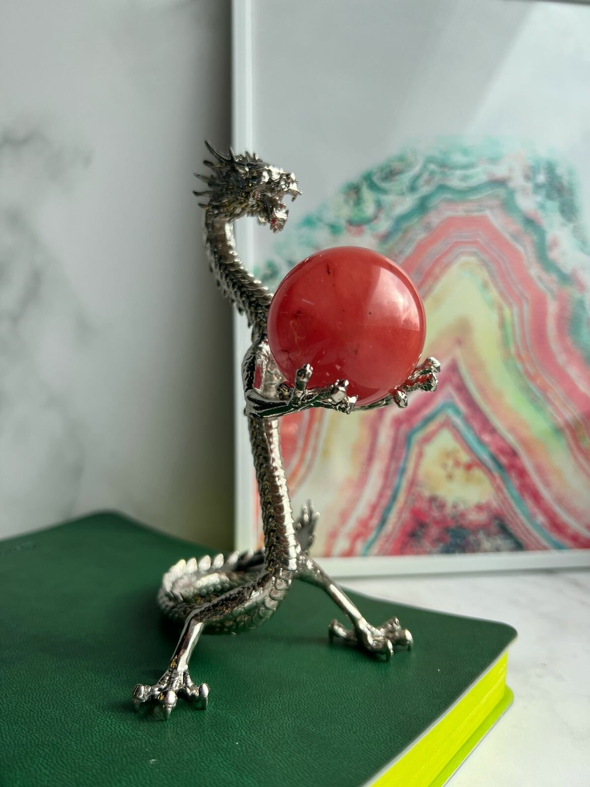 Статуэтка интерьерная Дракон серебряный с шаром