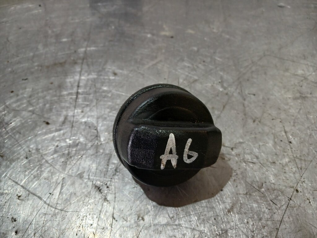 Крышка топливного бака Audi A6 (C4) 1994-1997