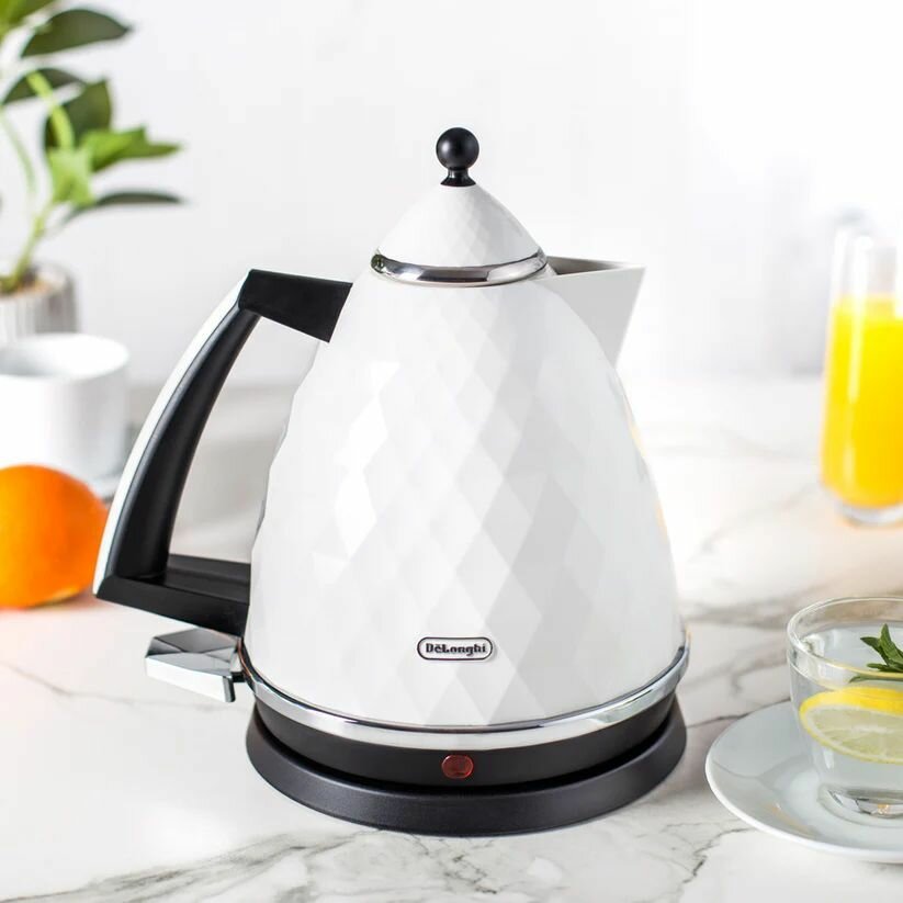 Электрический чайник DeLonghi Brillante KBJ 2001 W, White
