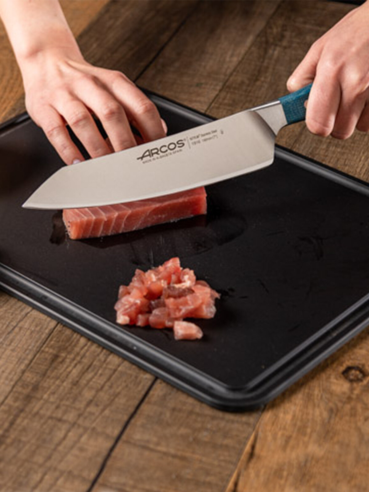 Arcos Brooklyn Нож кованый поварской Кирицуке 19см с ручной заточкой SilkEdge 12 градусов, рукоять микарта, Испания