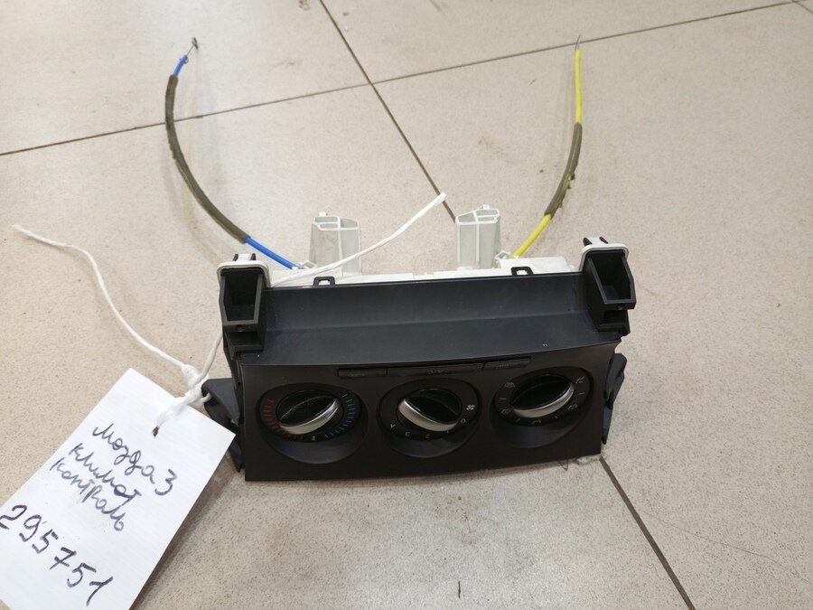 Блок управления отопителем от Mazda 3 BL 2009-2013