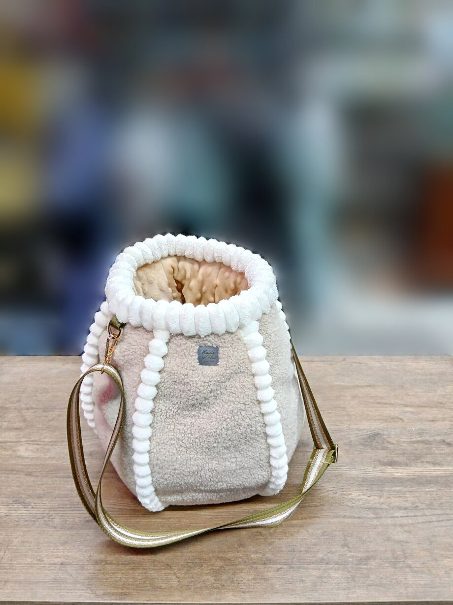 Норка для кошек и собак из эко-меха Тедди Беж с регулируемым ремнем Essence of Love