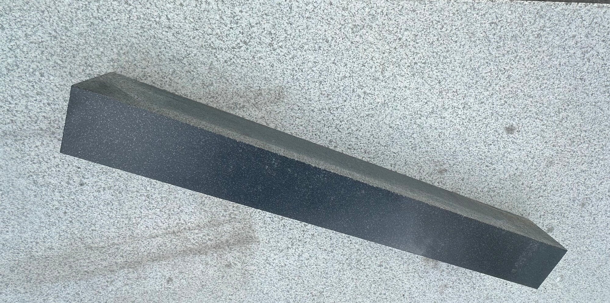 Тротуарный бордюр