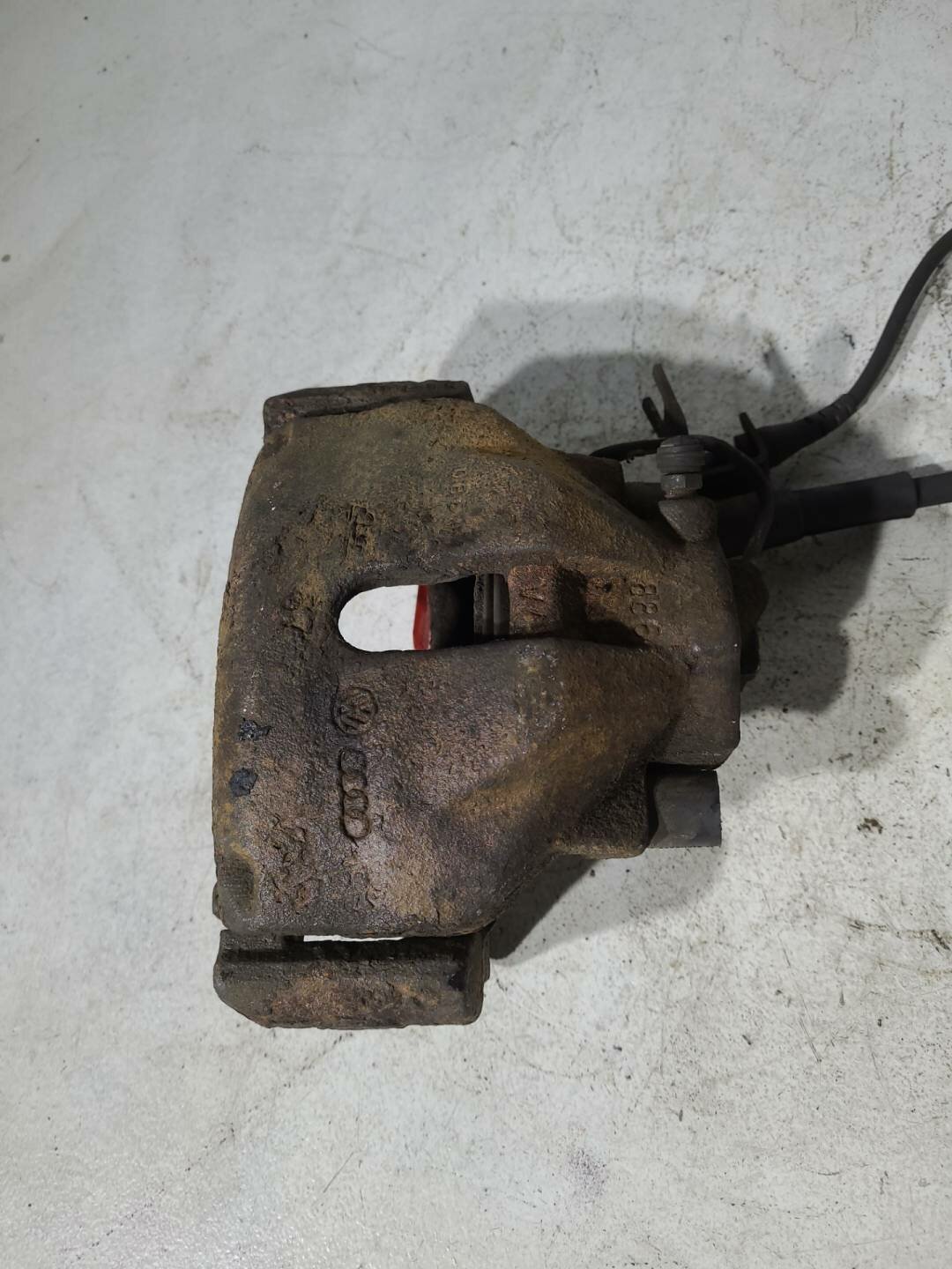 Суппорт тормозной передний левый Volkswagen Passat B5 1999