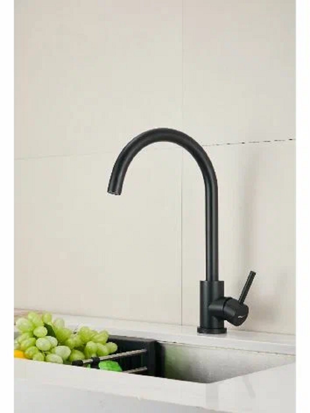 Смеситель для кухни Belz B70810-7, рычажное управление, поворотный излив, черный, нержавеющая сталь