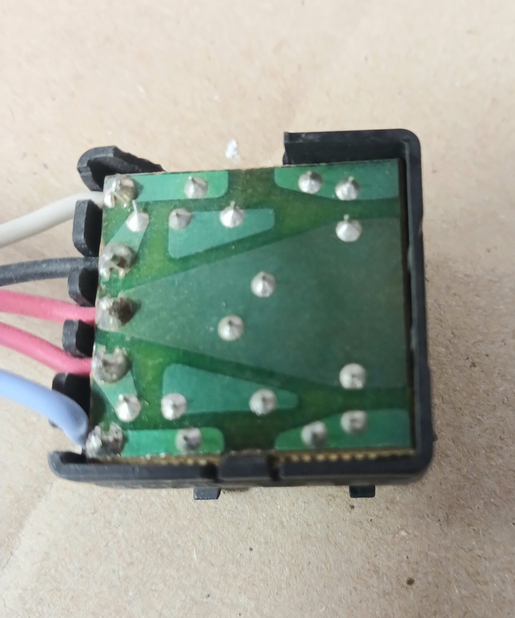 Индикатор нагрева конфорок плиты