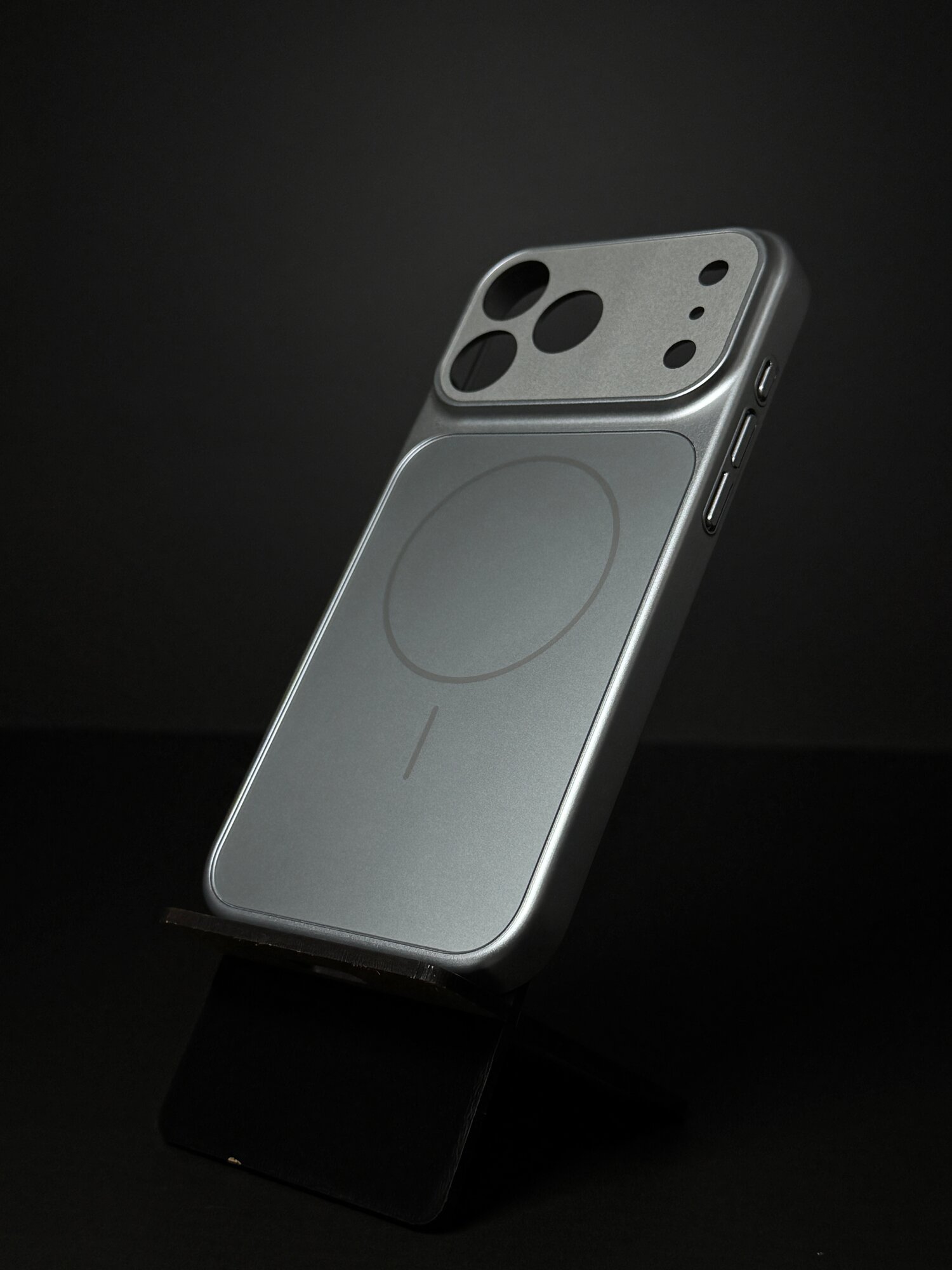 Защитный чехол для iPhone 17 Pro Max с МагСейф и защитой камеры, серебристый