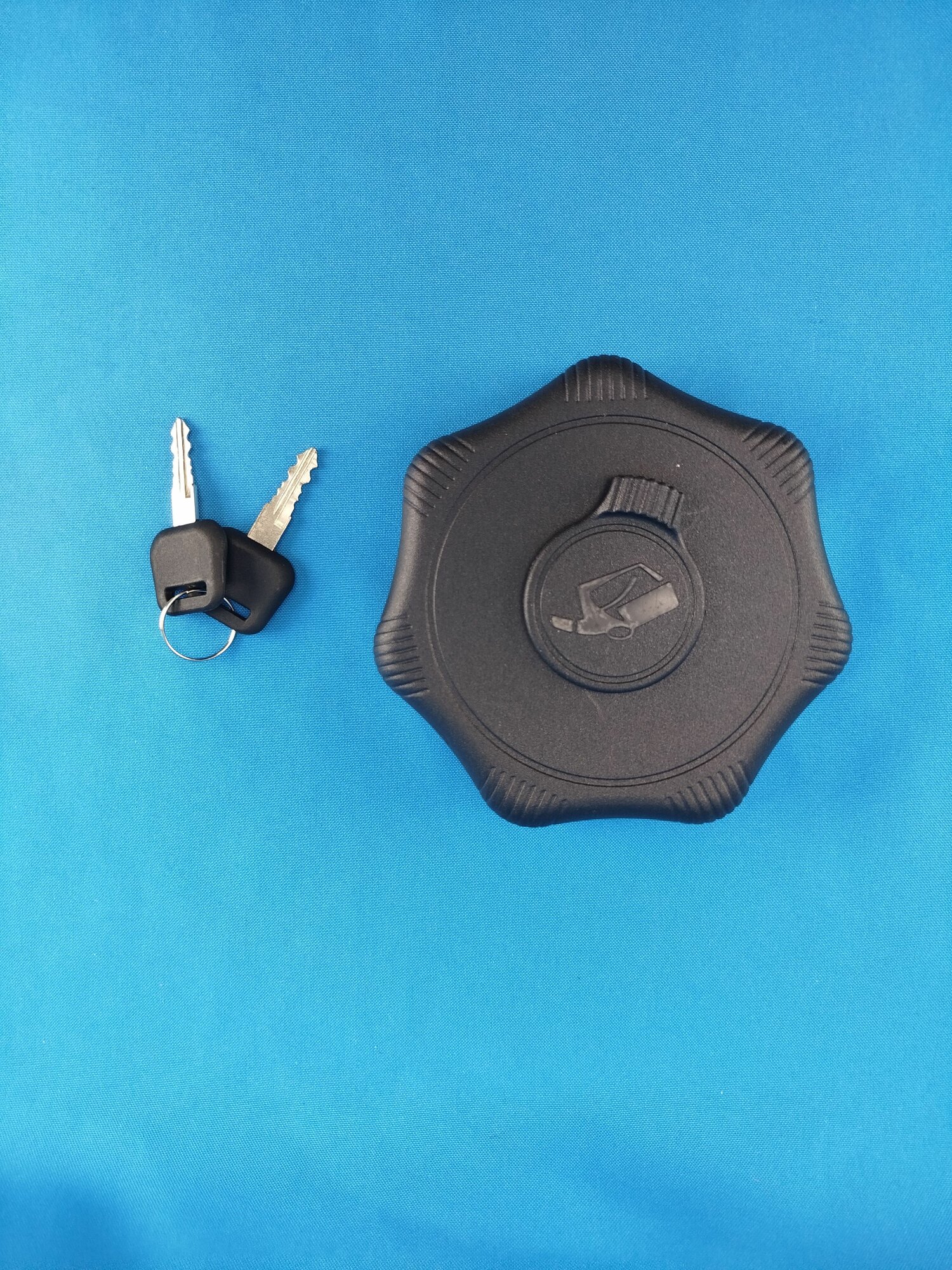 Крышка бензобака "AIRLINE" для автомобилей Volvo, MB, MAN, DAF, с ключами и защитой, металический 80мм