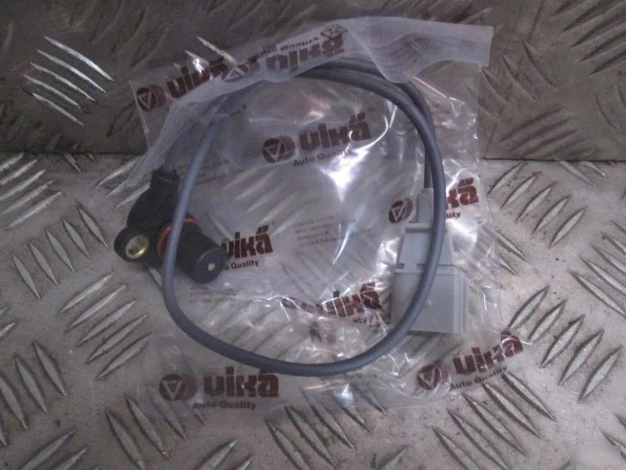 Датчик коленвала 06A906433C, для Volkswagen Golf/Passat/Sharan/Polo/Jetta/Bora/Жук, черный