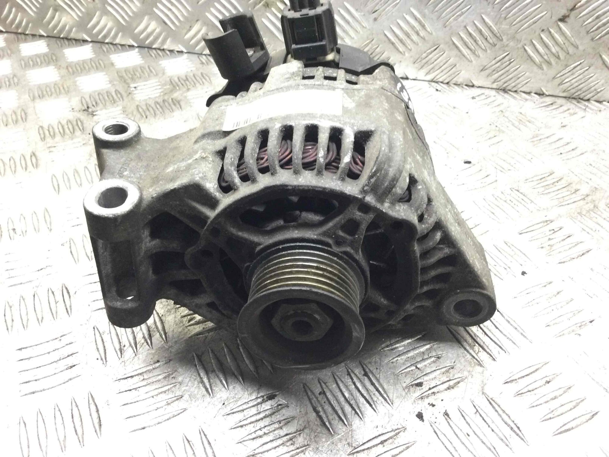 Б/У Генератор Ford Focus 1 поколение [рестайлинг] (2001-2005) 2004 г.